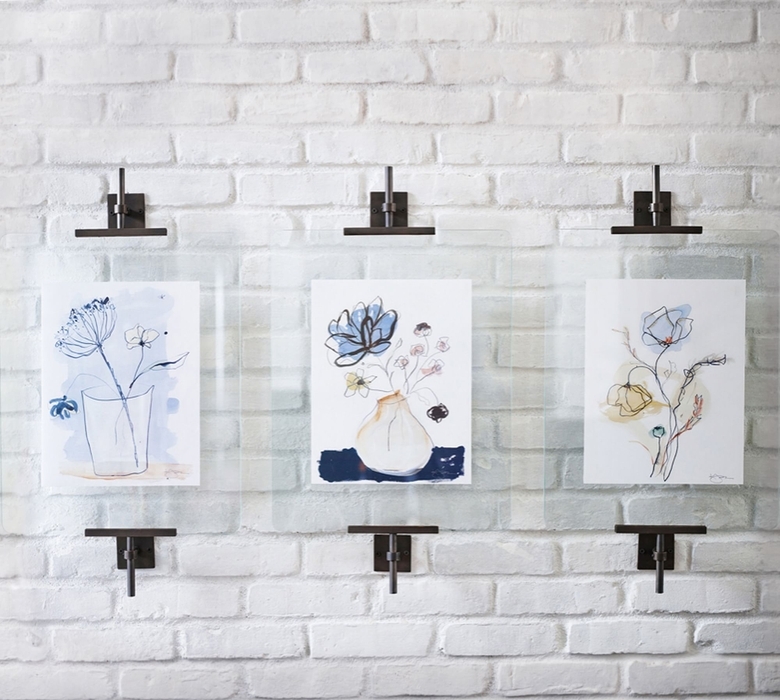 Reign Wall Mounted Easel Frame